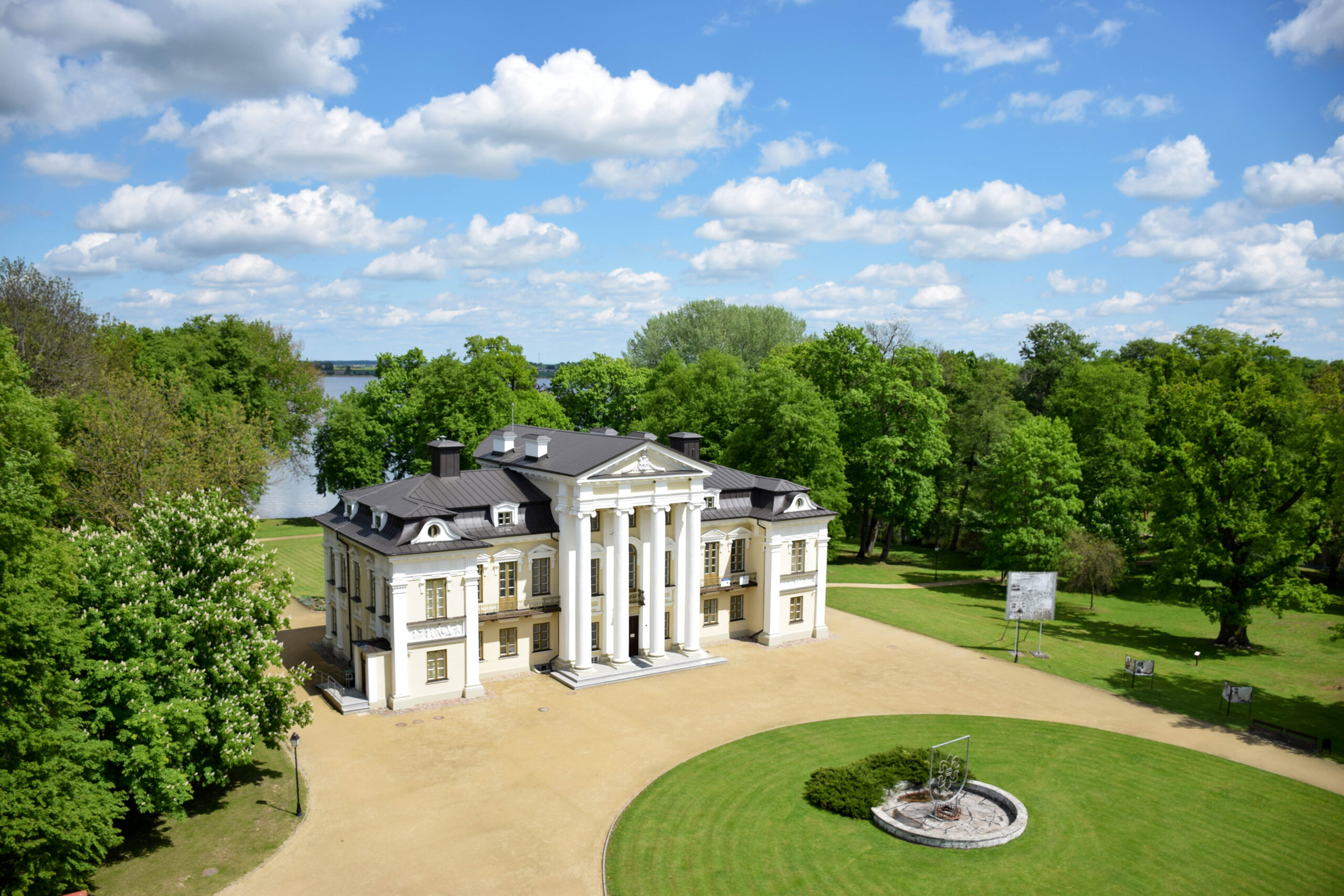 Paežerių dvaras – Suvalkijos (Sūduvos) kultūros centras-muziejus